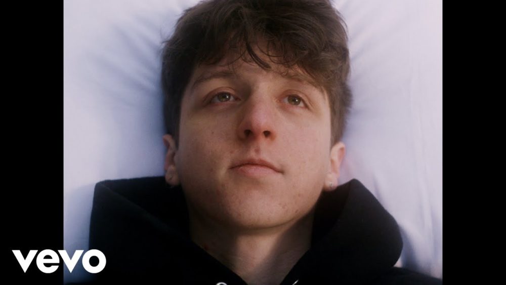 Powfu estrena video oficial de su track viral “death bed (coffee for ...